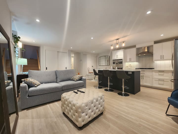 New Executive Apt In Famous Corso Italia - Toronto