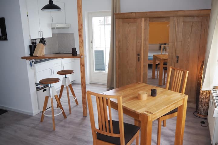 Kleine Wohnung Mit Balkon & Tg-stellplatz, 2 Pers. - Dresden