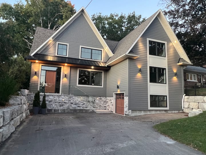 Stunning Home Best Location In Barrie - 배리