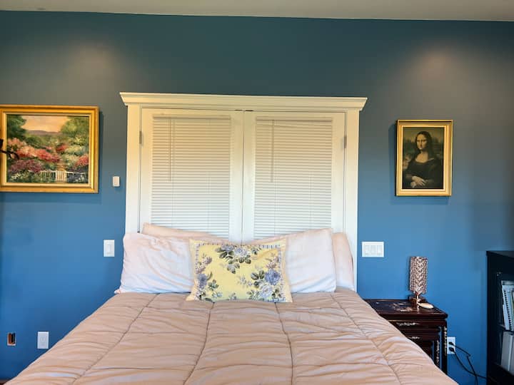 Office View Room - Lexington, VA