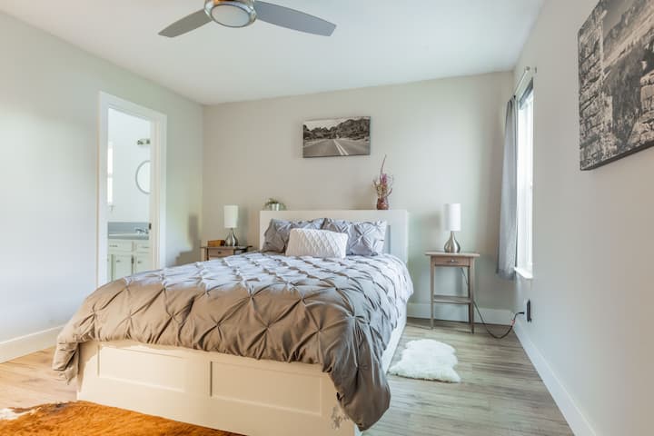 North Austin Hideaway: Cozy Updated 3br - Brentwood - Austin