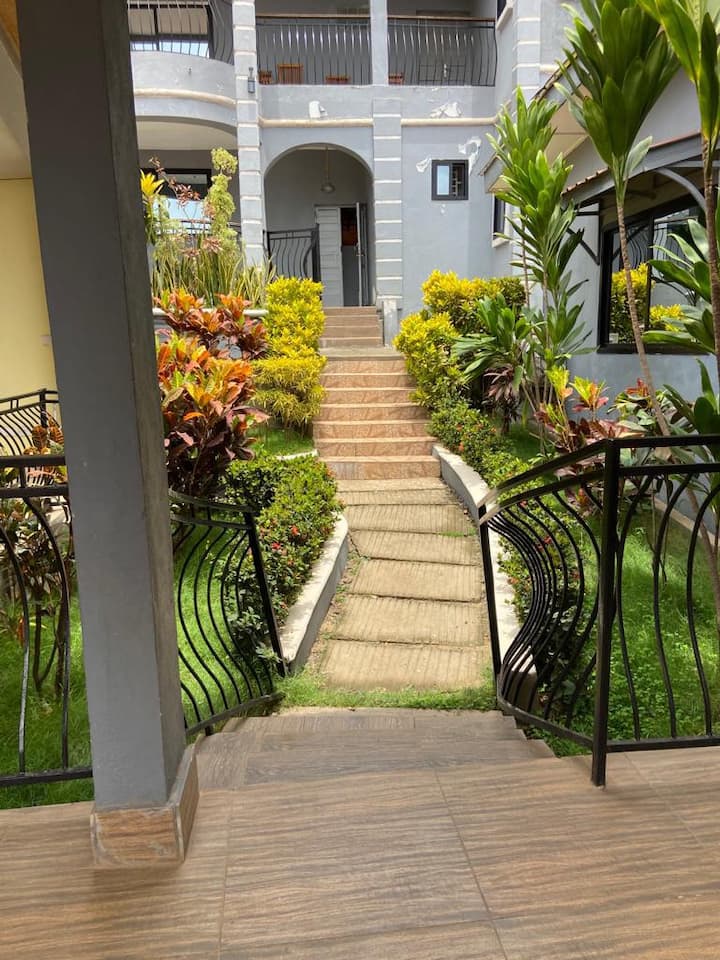 3 Rooms In A Spacious And Unique House - Sierra Leone