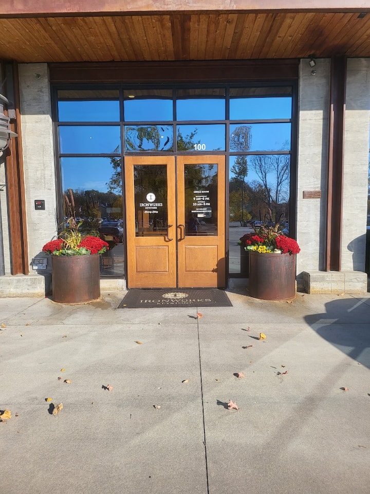 Located Midpoint From Indy To Hamilton County. - Fishers, IN