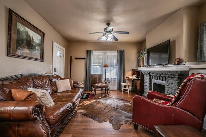 Yellow Stone Western Themed Retreat! - Plaza District - Oklahoma City