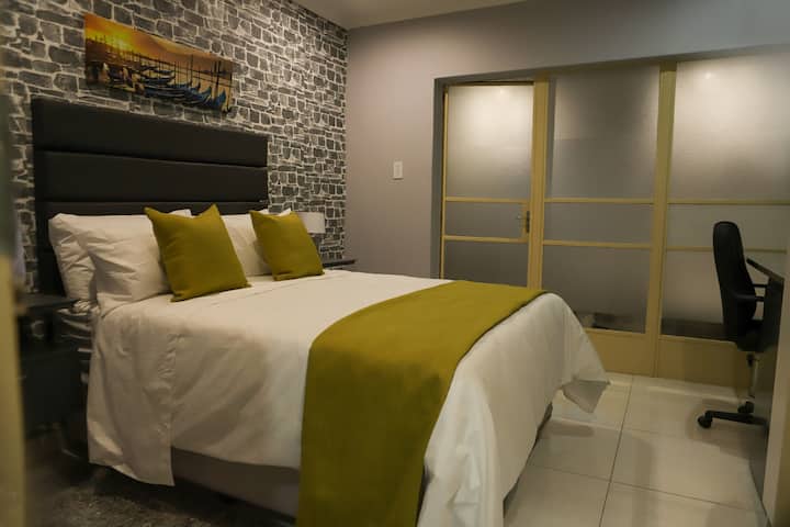 Lovely 1-bedroom Serviced Apartment In Volksrust - Volksrust