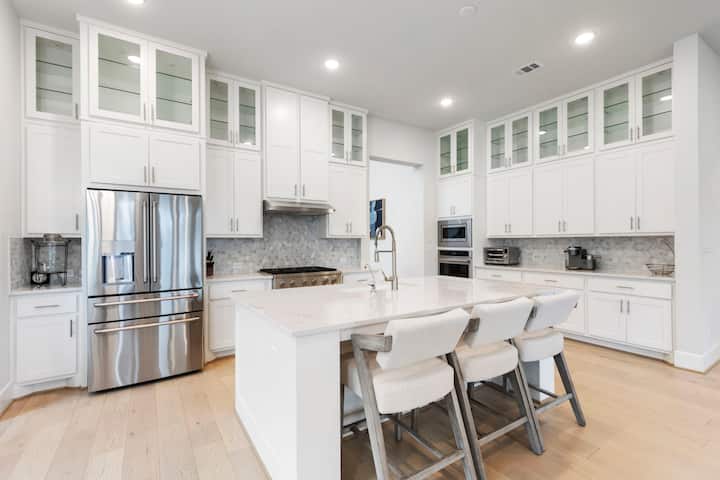 Unique Opportunity Brand New 4 Bdr House Creekside - Tomball, TX