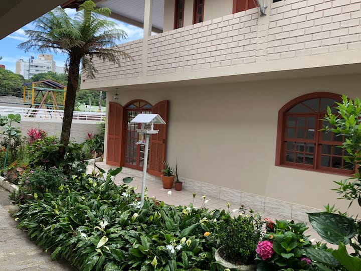 Casa 4 Quartos (2 Suítes), Cozinha, Garagem, Etc - Florianópolis