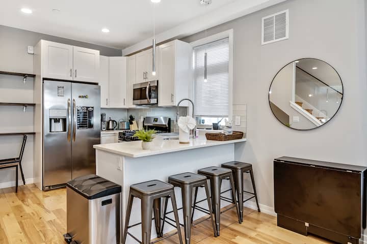 Homey & Wonderful 4br/3bth + Furnished Roof Deck! - Philadelphie, PA