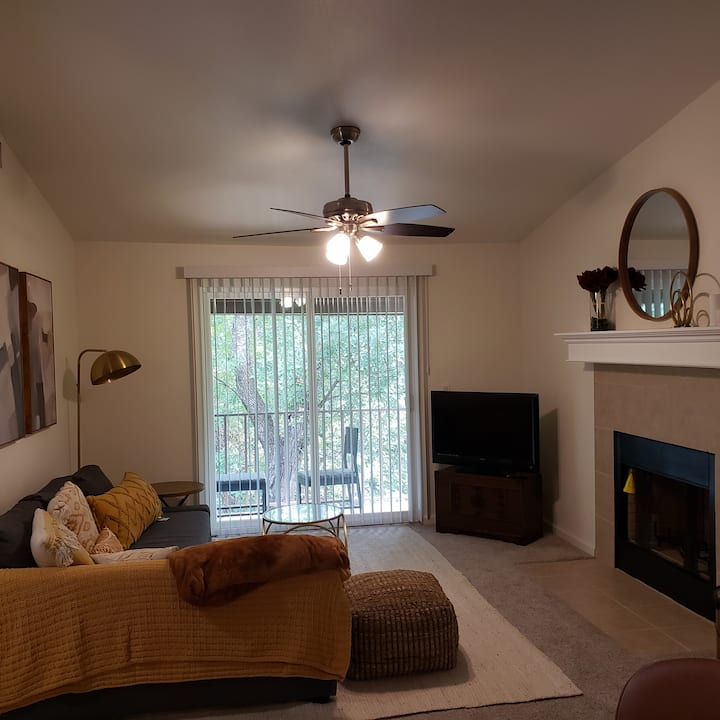 Elegant 2bdr 2bth With Queen Beds (Sleeps 4+). - Dallas, TX