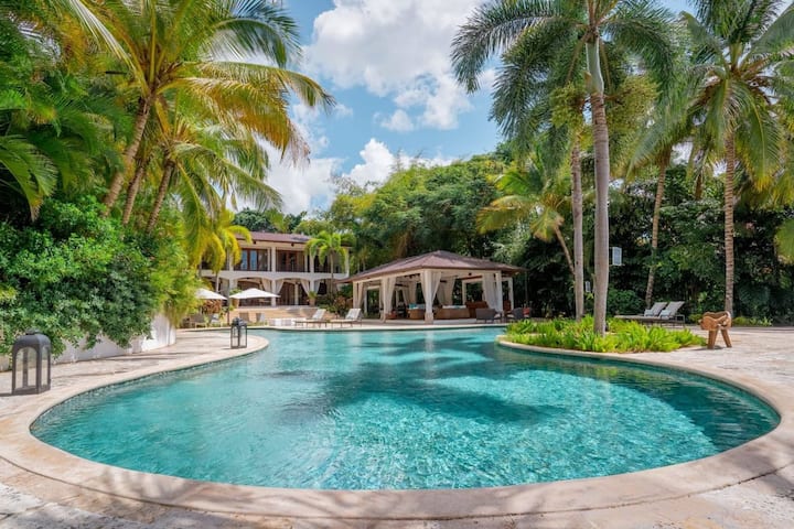 Impressive Ocean Front Villa - La Romana