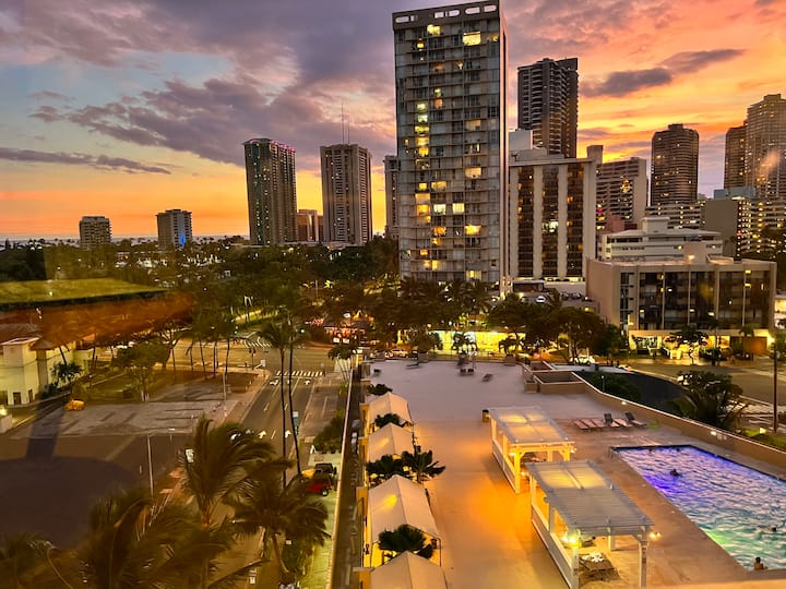 Waikiki Beach Designer Studio With Amazing Views - Honolulu