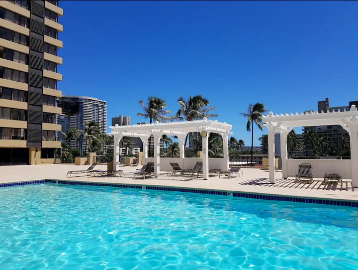 Waikiki Beach Designer Studio With Amazing Views - O‘ahu, HI