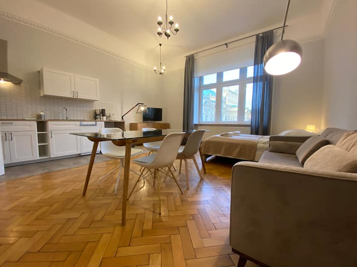 Beautiful 3 Rooms Apartment On Szpitalna - Cracovia