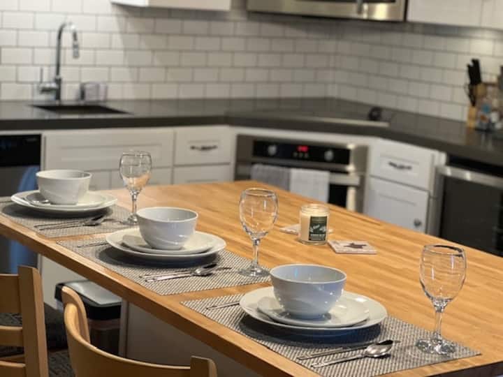 The Temporary Texan - High Rise Downtown Condo - Houston, TX