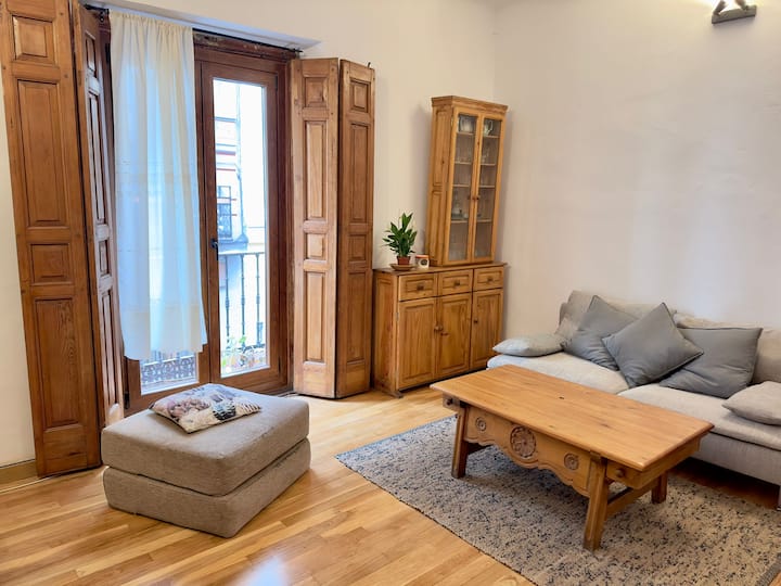 Piso Amplio Y Acogedor En El Centro De Madrid -
