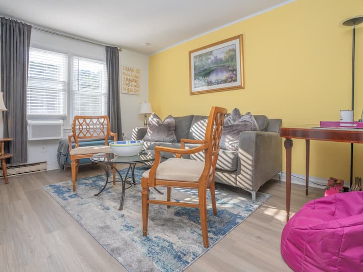 Flower Of Norwich Townhome - Norwich, CT