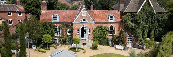 Quirky Boutique 8 Bedroom Villa - Swaffham