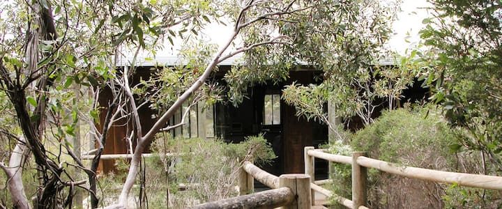 Ravencottage, Vivonne Bay
Tranquil Coastal Getaway - Kangaroo Island
