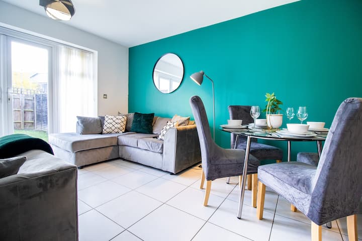 4br Contractor/family House.2.5 Bath, Free Parking - Milton Keynes