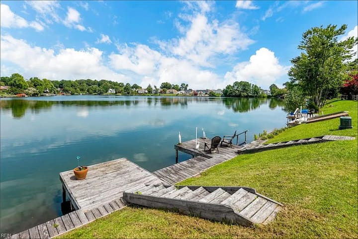 Lakefront | Sunset Views | Great Central Location! - Chesapeake, VA