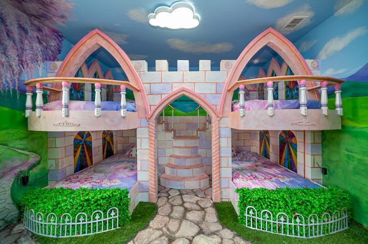 Luxe 8br Villa By Disney | Arcade And Private Pool - Kissimmee, FL