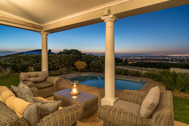 Cheerful 4 Bedroom Home With Pool & Wonderful View - Somerset West