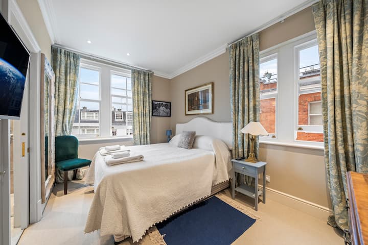 Cosy King Bedroom In The Heart Of Kensington - London