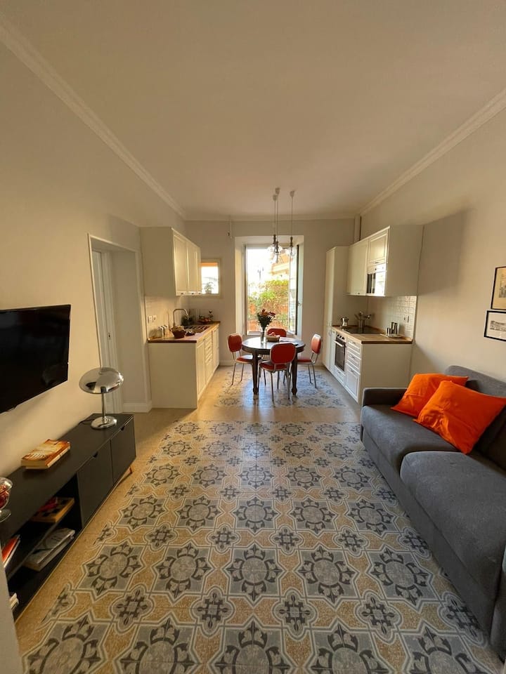 La Finestra Sul Campanile -  San Lorenzo, Roma - Rome