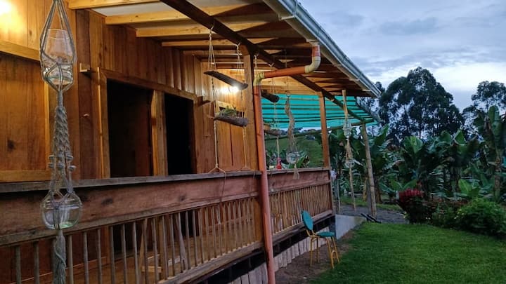 Amplia Y Agradable Cabaña En Medio De Montañas. - Jardín