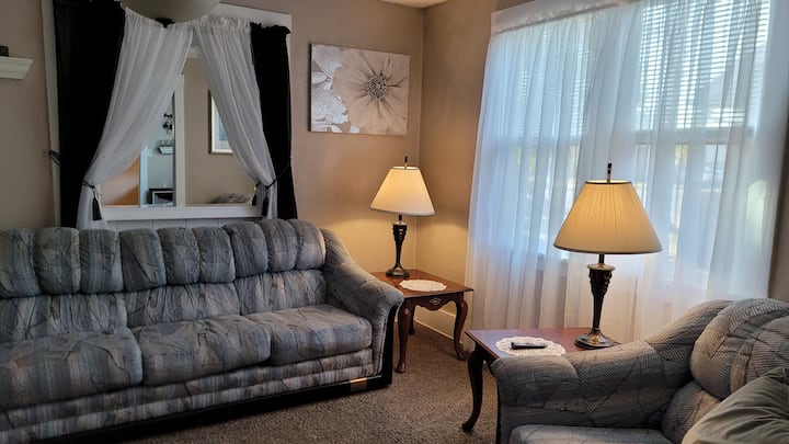 Parkview 1, 
1 Bedroom, 1 Bath With Clawtub Shower - 比靈斯