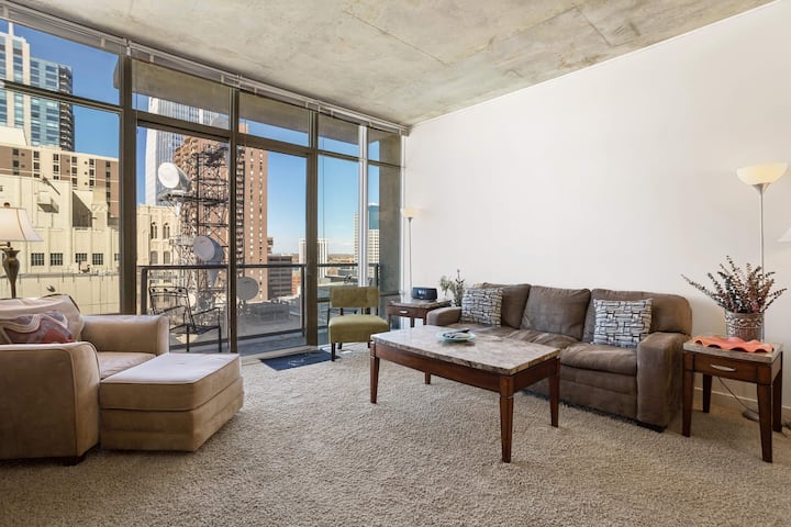 Spire 2102: Incredible Mountain View Two-bedroom - Denver, CO