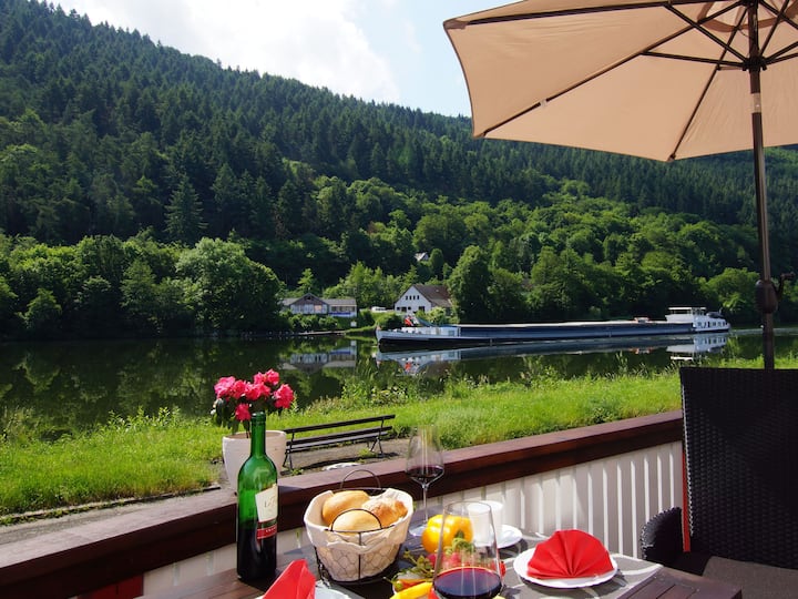 Old Ferry House On The Moselle (Anno 1633) - Traben-Trarbach
