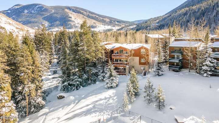 Lovely 2-bedroom Vail Condo With Hottub - Vail, CO