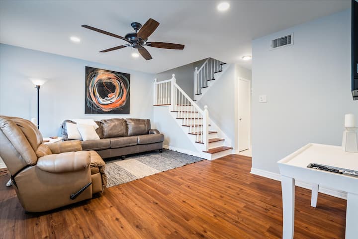 Centrally Located 2-bedroom Condo With Pool & W/d - Mobile, AL