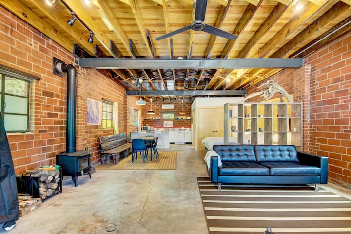 The Firehouse In The Heart Of Historic Tulsa - Tulsa, OK