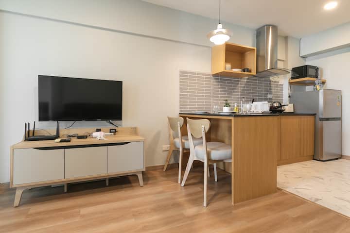 Comfy 1 Br Condo With Pool In Nimman Area - Chiang Mai