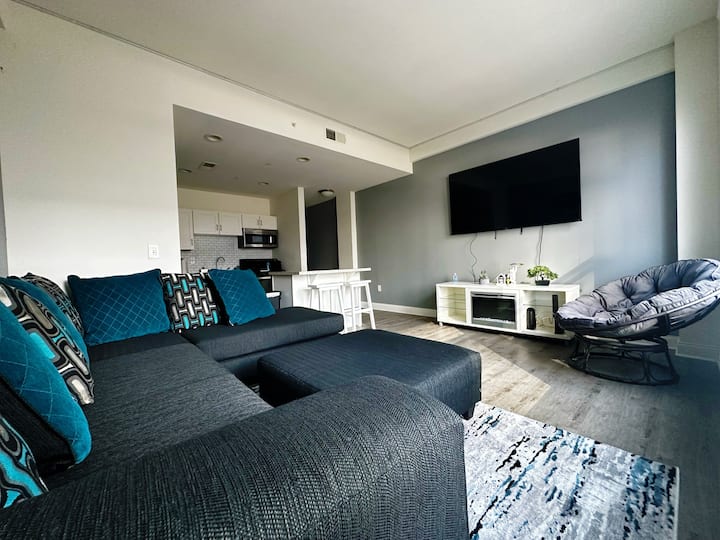 1br Apt In The Heart Of The City | Led Lights! - Christian Park Indianapolis