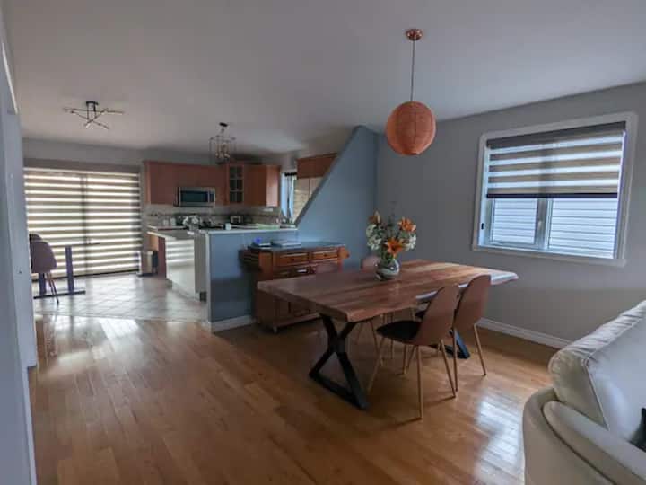Entire Home - Modern & Bright 3 Bedroom/3 Bath! - カナダ ウィンザー