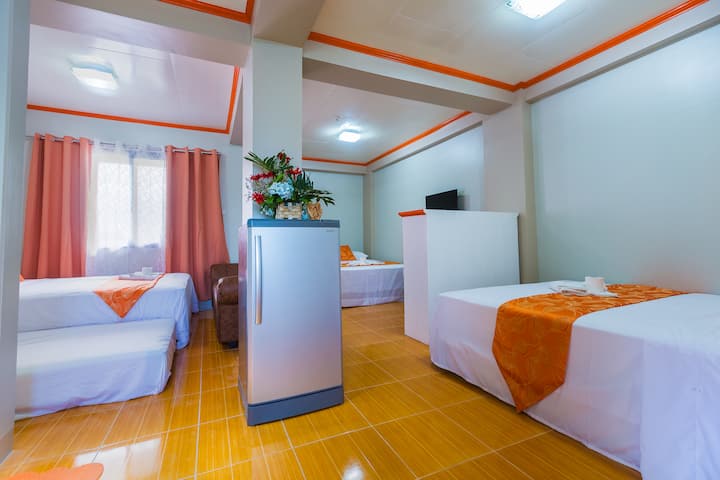 Liza And Liro's Hotel - Barkadas Room (Room 18) - Puerto Galera