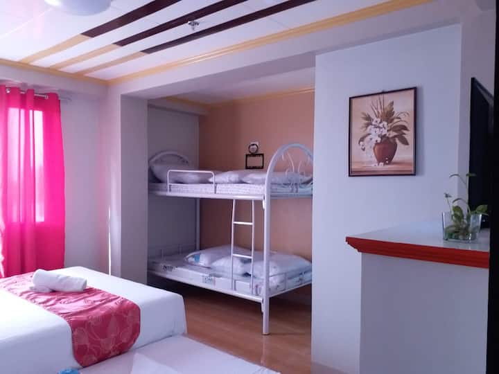 Liza And Liro's Hotel - Triple Room (Room 19) - Puerto Galera