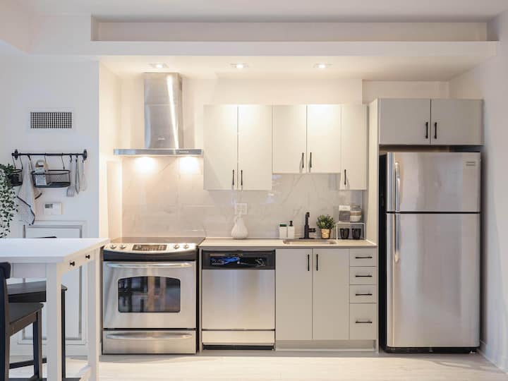 Cozy & Spacious Toronto Condo - Mississauga