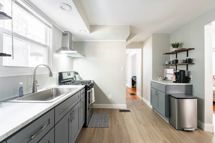 Charming 4-bedroom: Steps From Downtown Rochester! - Rochester, NY