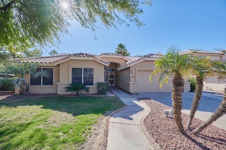 House, Heated Pool, Mini Golf, Plenty Of Play Area - Gilbert
