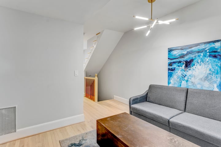 Modern 2 Bedroom Unit In Dupont Walk To Downtown! - Washington, DC
