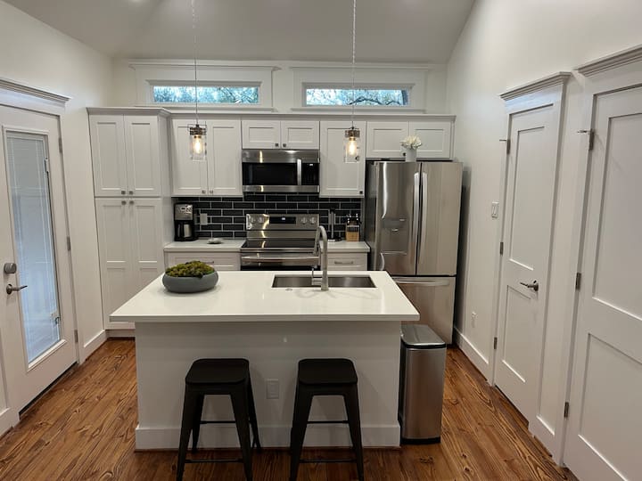 Entire Garage Apartment - Houston, TX