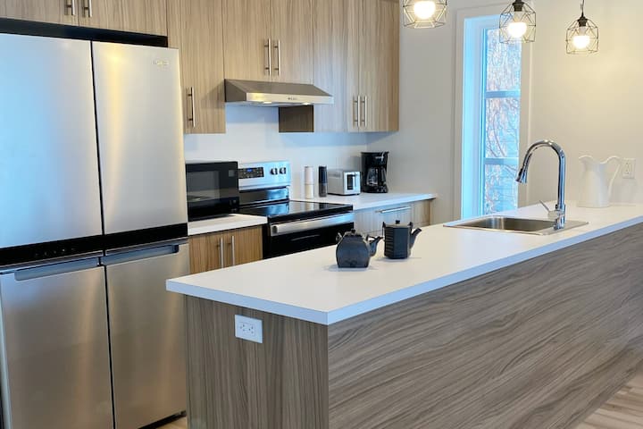 Condo Neuf Meublé En Plein Cœur De Chambly - Chambly