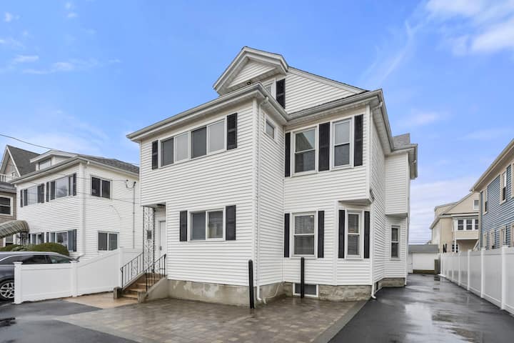 Tufts 3-bed, 2-office Home With Laundry - Everett, MA