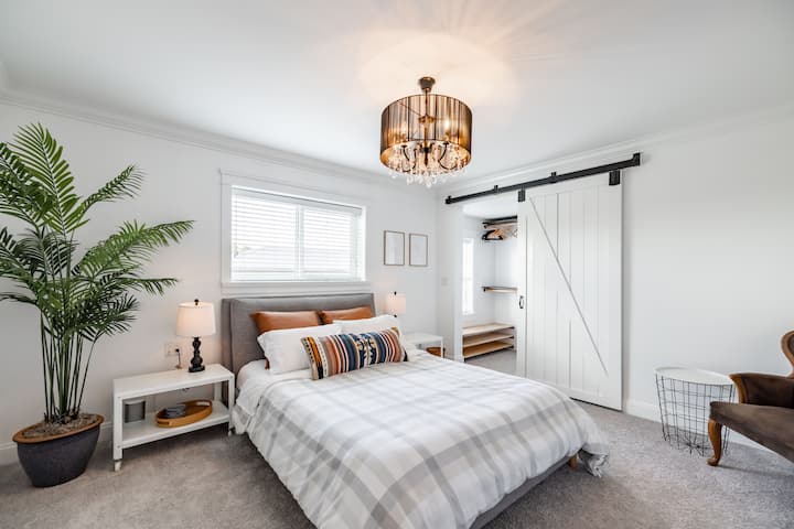 Country Home With Sauna, Hot Tub & River Walk - Abbotsford