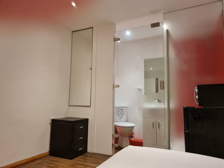 Corby Single Ensuite Room - Corby