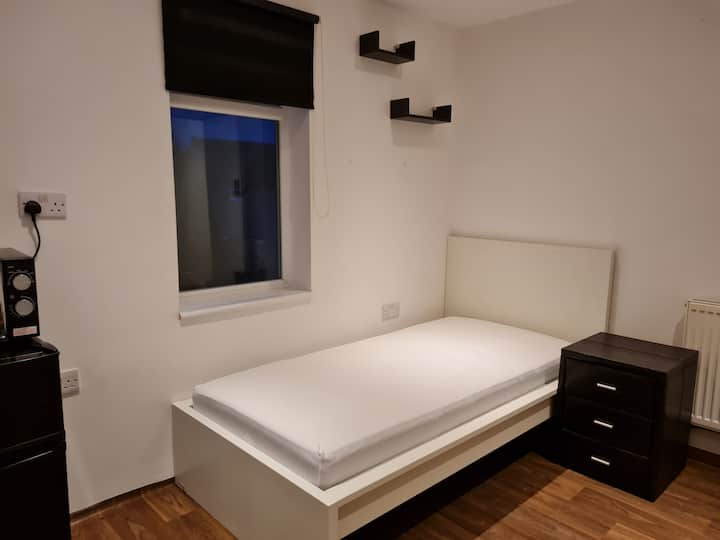 Corby Single Ensuite Room - Corby